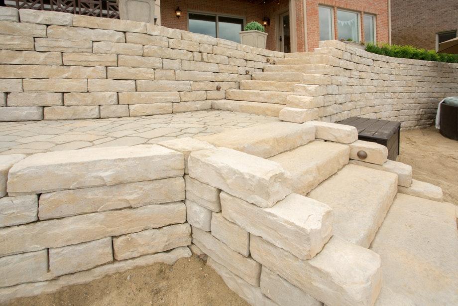 Kodah Wall | Walls & Verticals | Pavers & Retaining Walls | Niemeye...